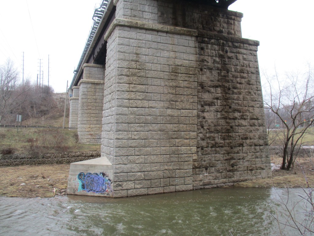 Hog’s Back Park – Oakville | Hiking the GTA